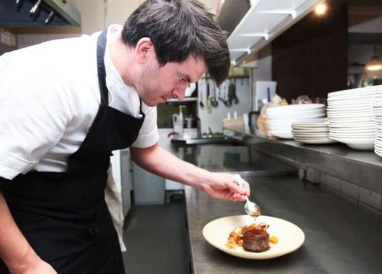 Chef de Partie Job Description: Duties, Skills & Career Path